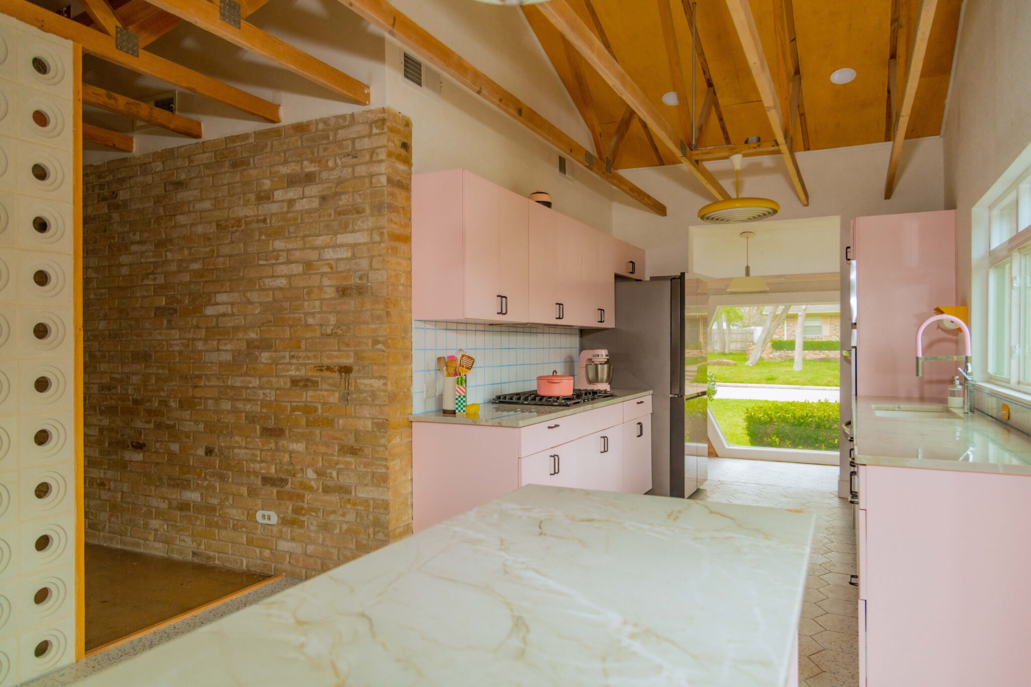 Kitchen Tour {Pink MCM Kitchen} - Unbound Wellness
