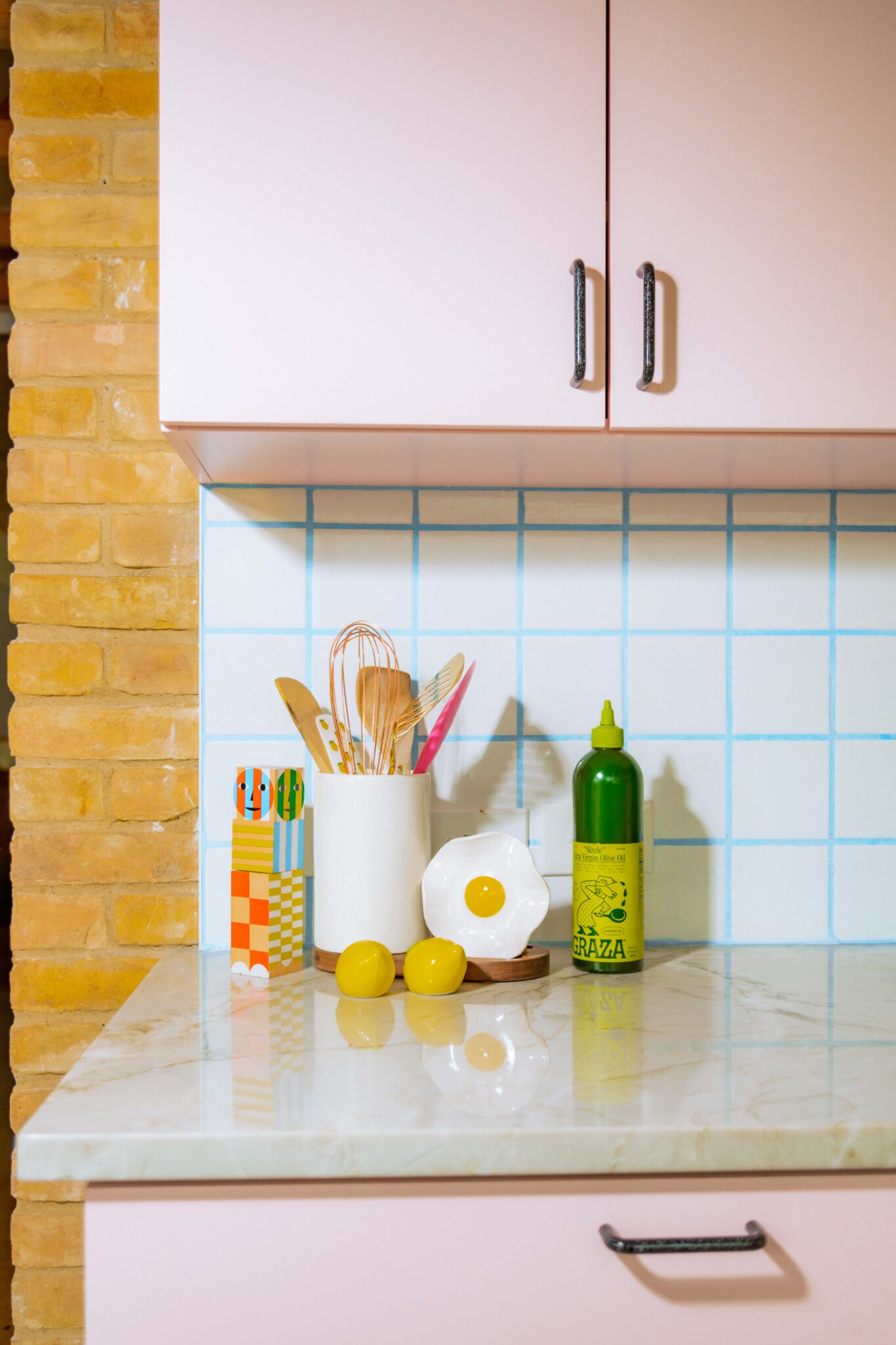 Kitchen Tour {Pink MCM Kitchen} - Unbound Wellness