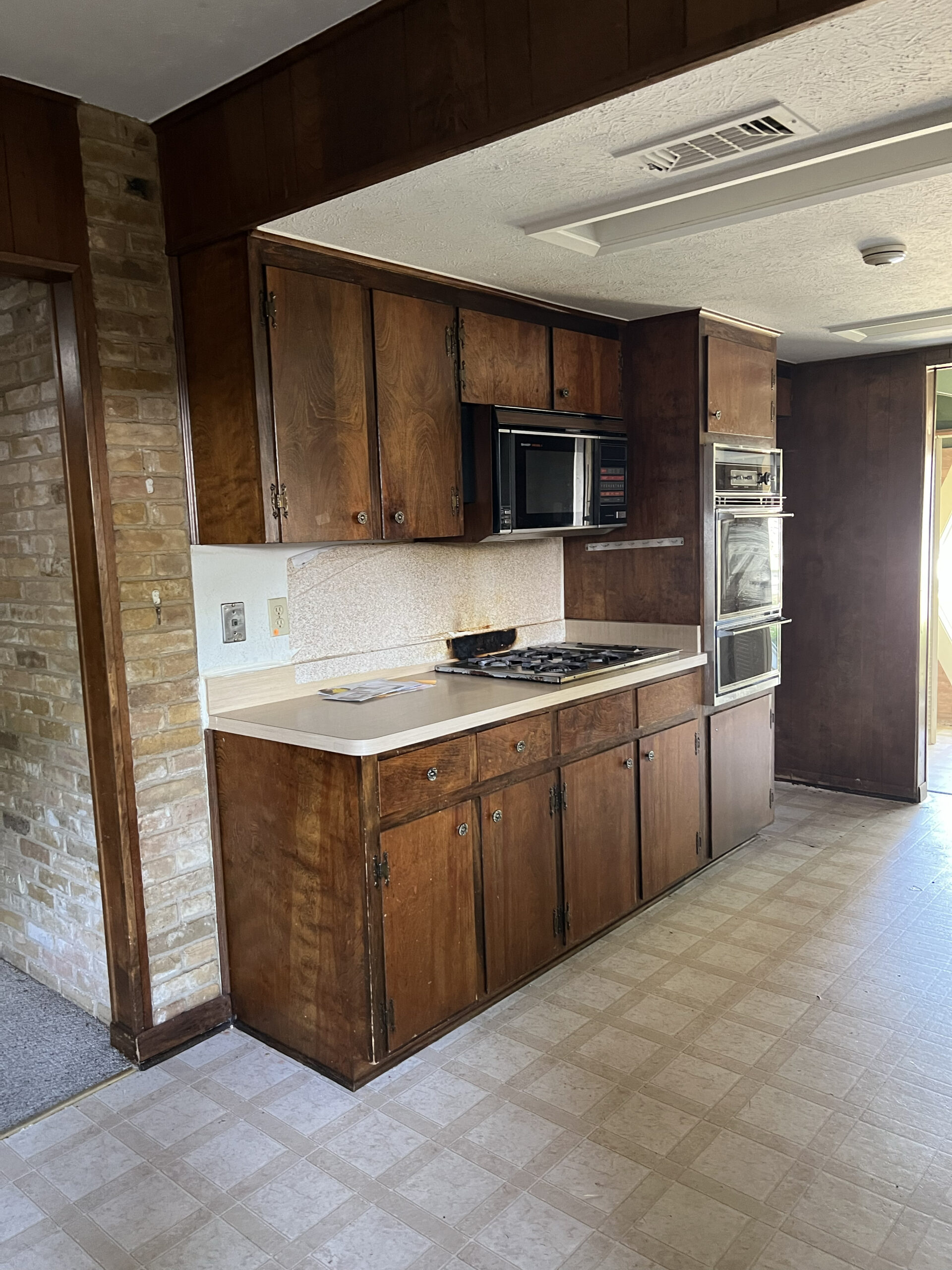 Kitchen Tour {Pink MCM Kitchen} - Unbound Wellness