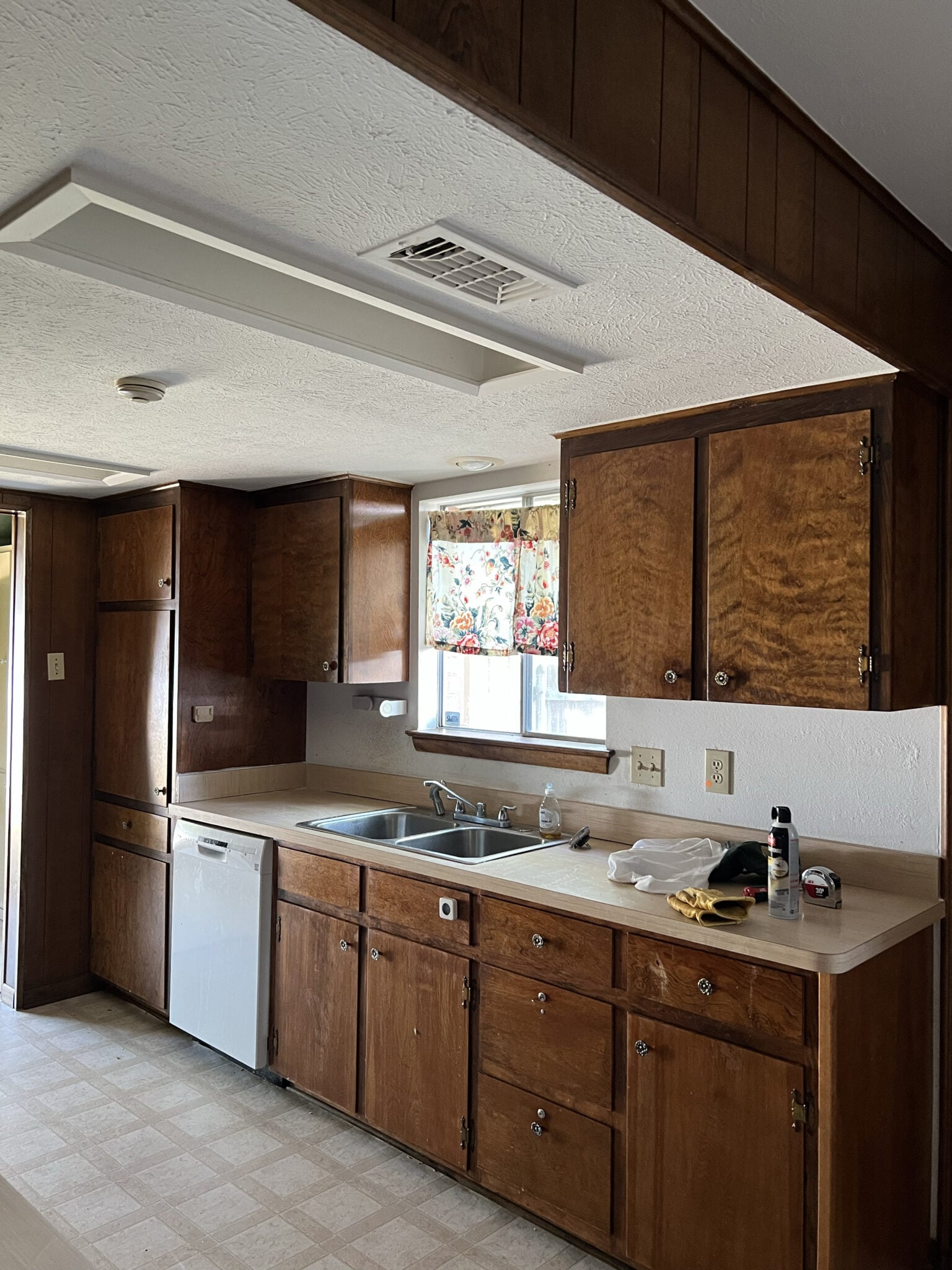 Kitchen Tour {Pink MCM Kitchen} - Unbound Wellness