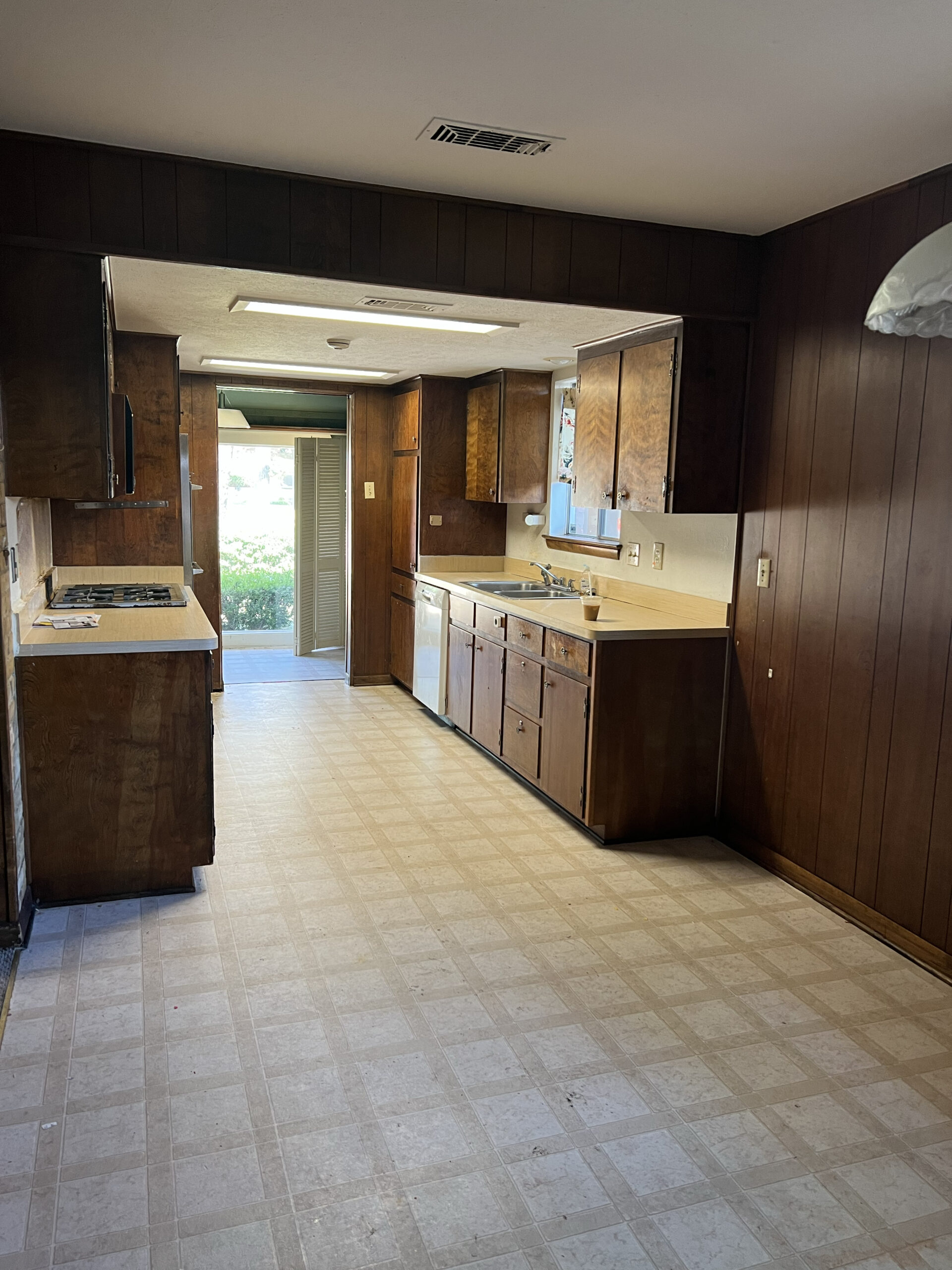 Kitchen Tour {Pink MCM Kitchen} - Unbound Wellness